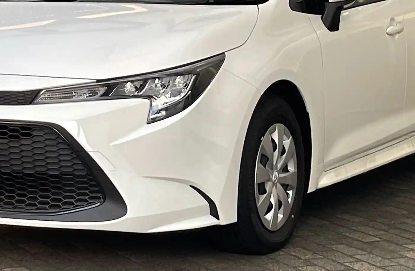 Тойота Корола Хибрид 2023 - ревю на седан модела - CarInfo